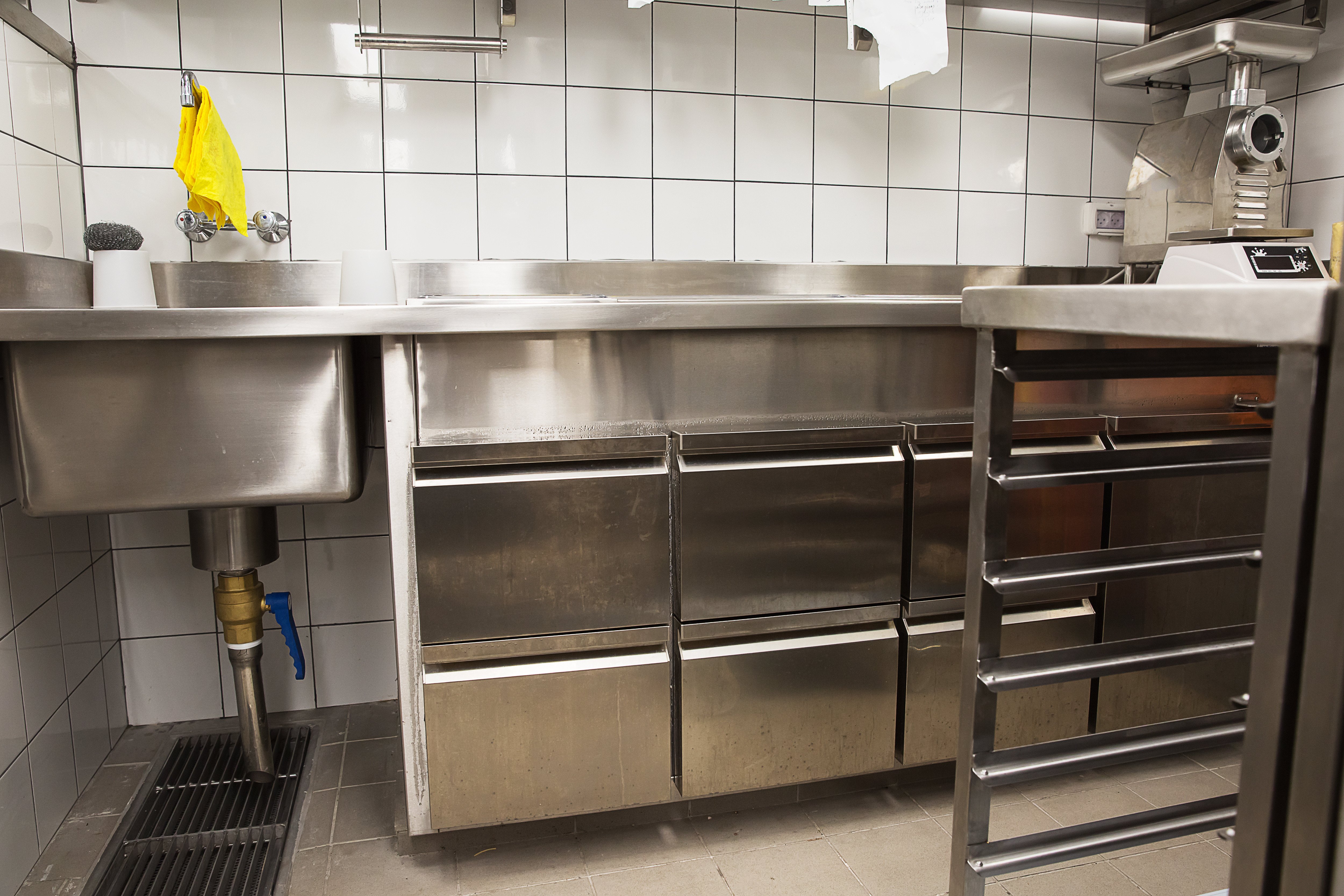 Floor Sink vs. Floor Drain: A Full Comparison And The Main Differences